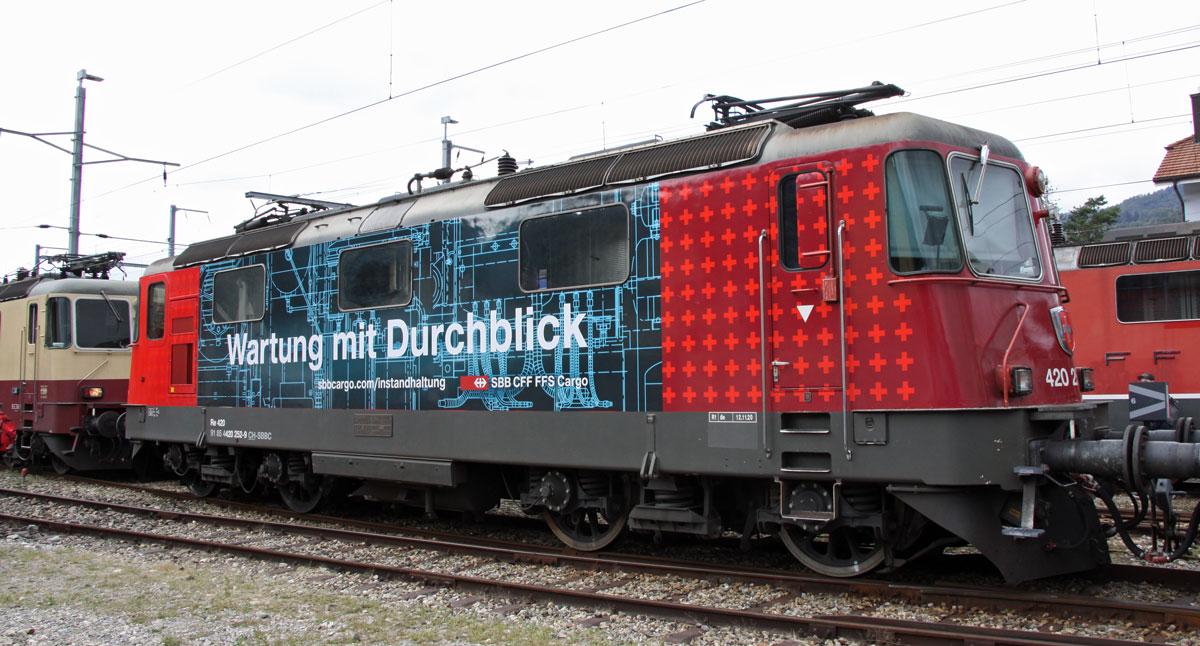 RE: Roco , SBB Re 4/4 II - Swiss Express, erste Bilder - 7